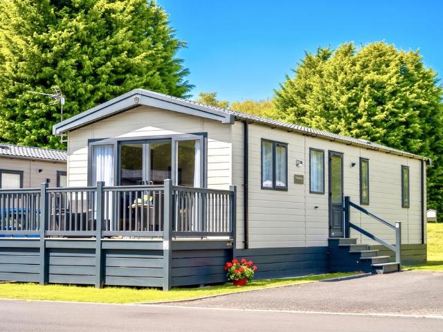 2 bedroom lodge for sale