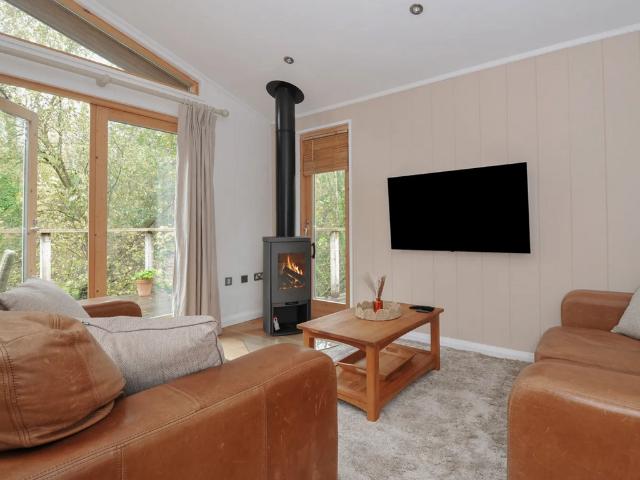 2 bedroom lodge for sale