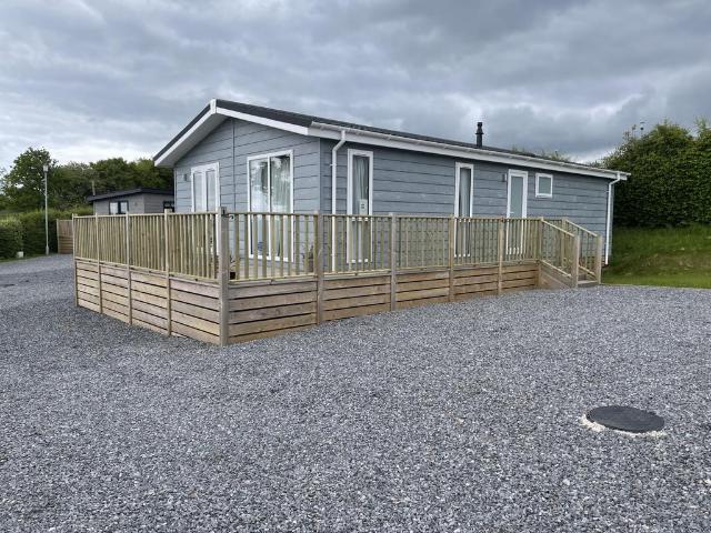 2 bedroom lodge for sale