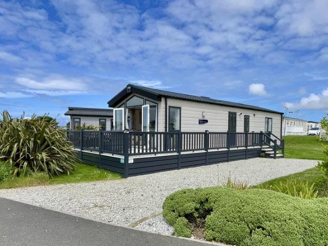 2 bedroom lodge for sale