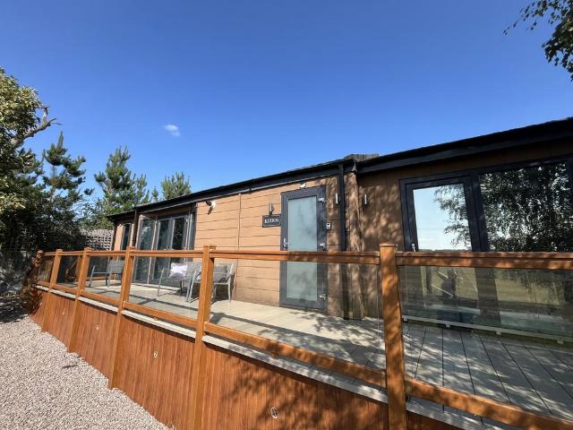 2 bedroom lodge for sale