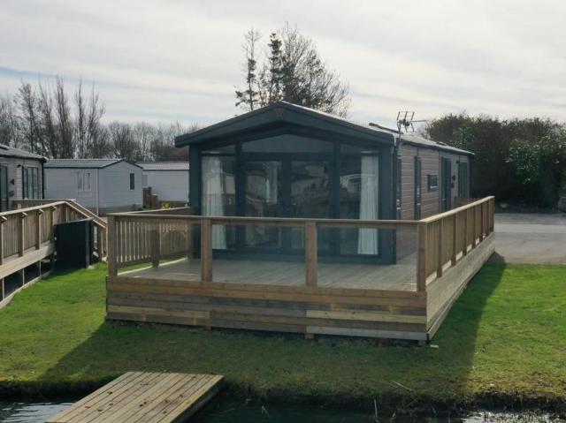 2 bedroom lodge for sale