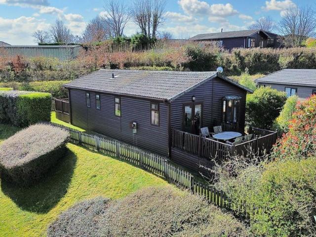 2 bedroom lodge for sale