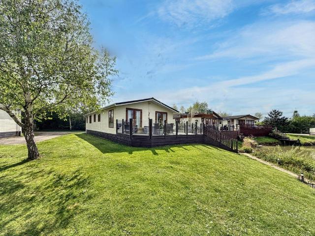 2 bedroom lodge for sale