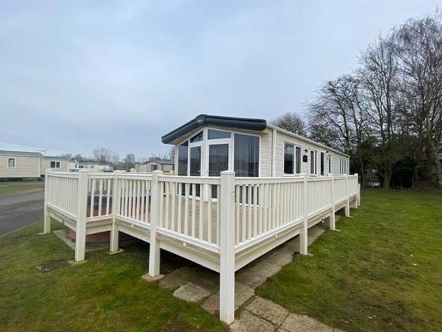 2 bedroom lodge for sale