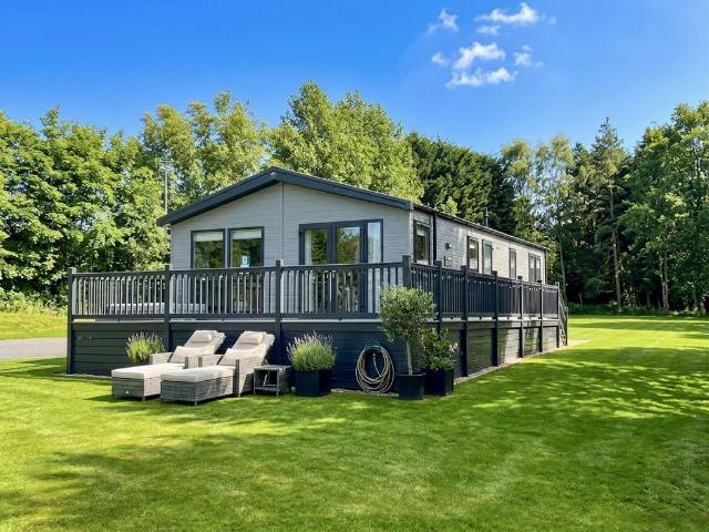 2 bedroom lodge for sale