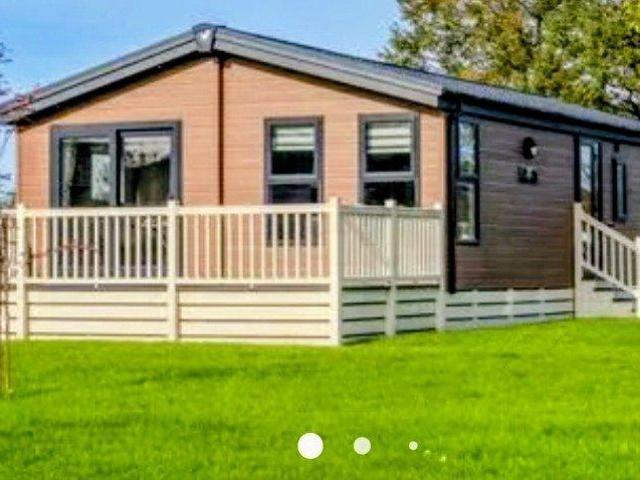 2 bedroom lodge for sale