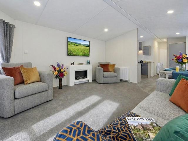 2 bedroom lodge for sale