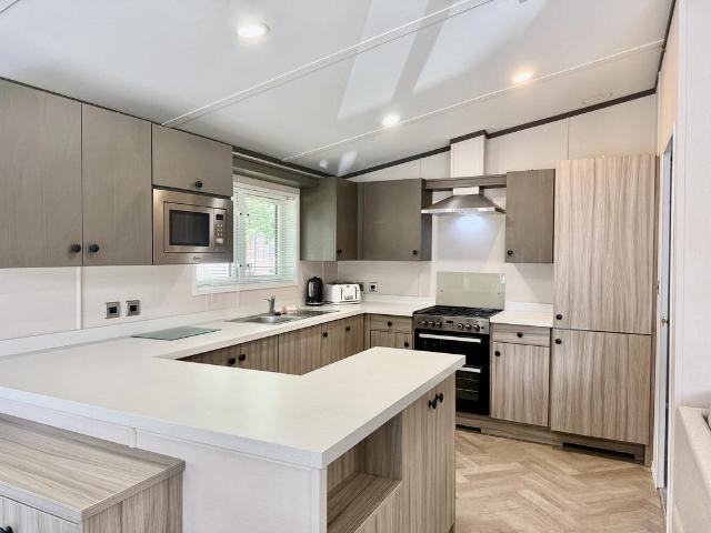 2 bedroom lodge for sale