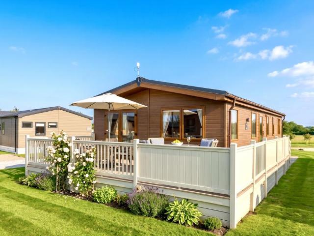 2 bedroom lodge for sale