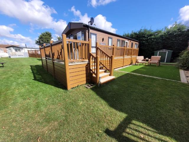 2 bedroom lodge for sale
