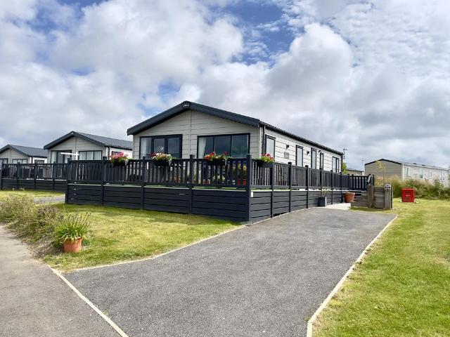 2 bedroom lodge for sale