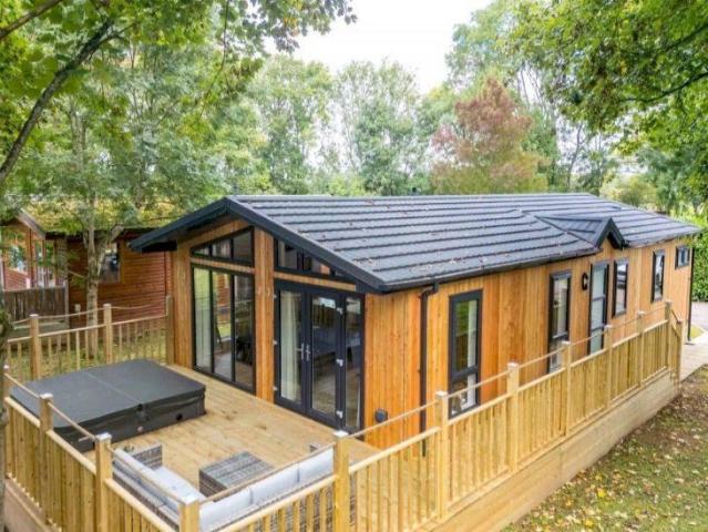 2 bedroom lodge for sale