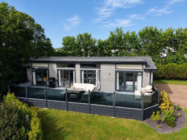 2 bedroom lodge for sale