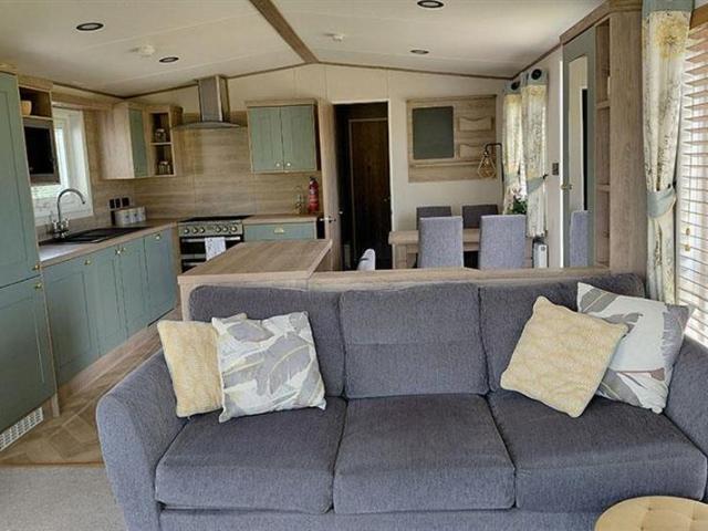 2 bedroom lodge for sale
