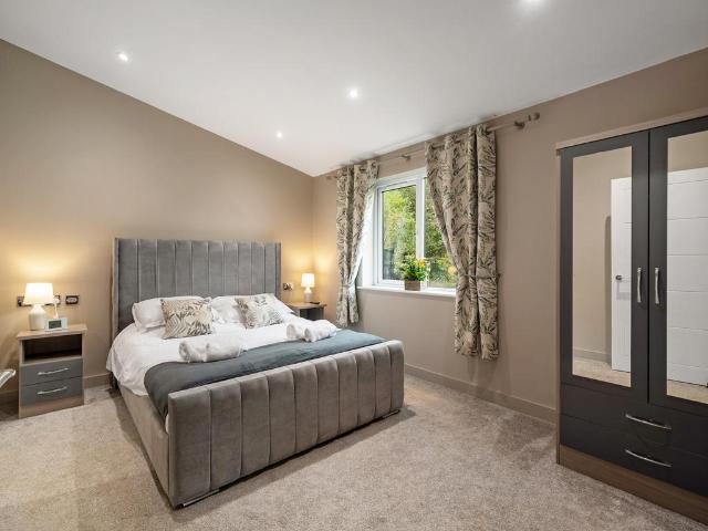2 bedroom lodge for sale