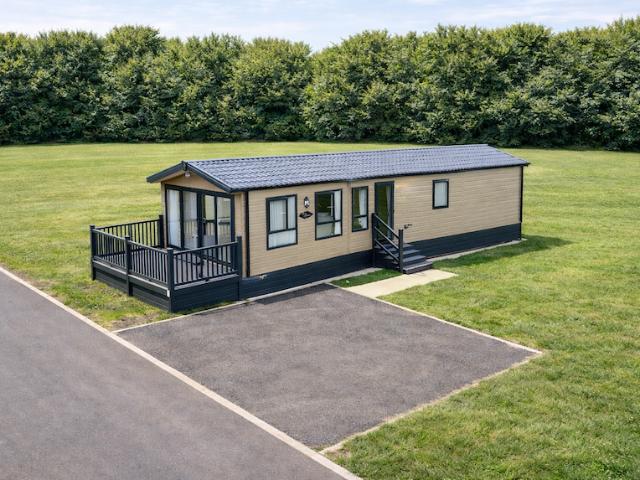 2 bedroom lodge for sale