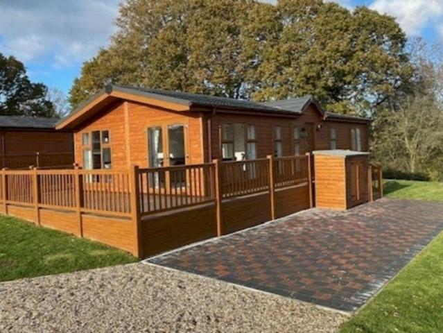 2 bedroom lodge for sale