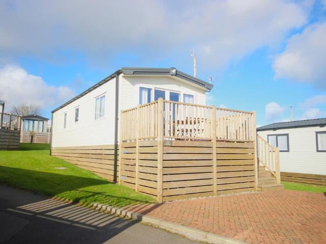 2 bedroom lodge for sale