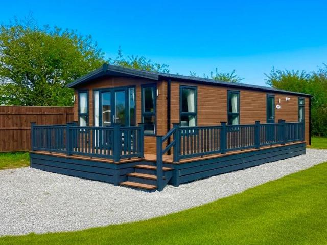 2 bedroom lodge for sale