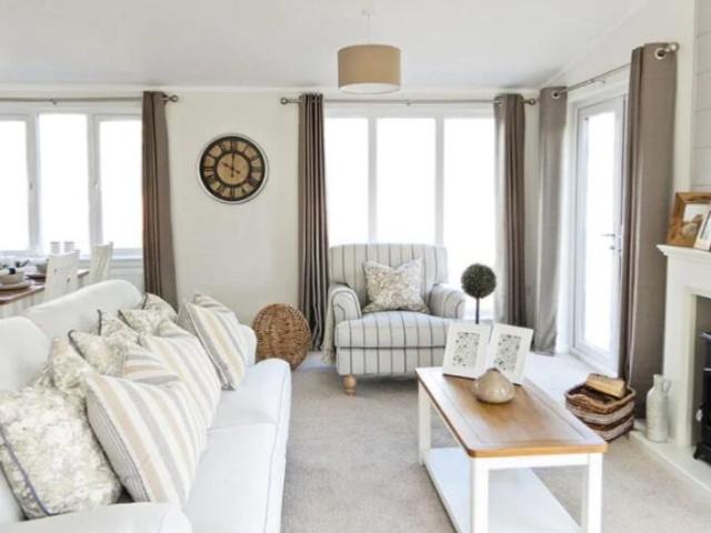 2 bedroom lodge for sale