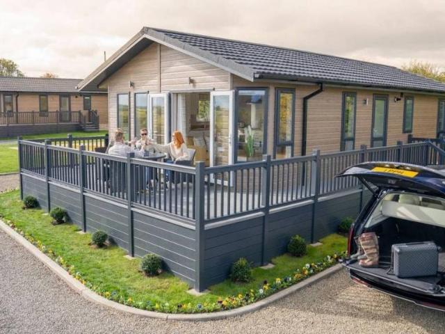 2 bedroom lodge for sale