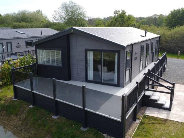 2 bedroom lodge for sale