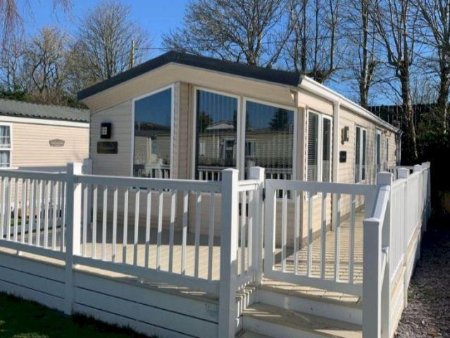 2 bedroom lodge for sale