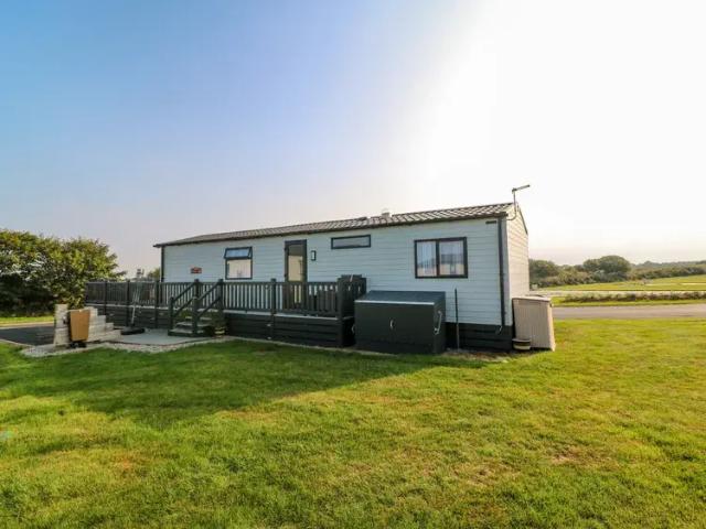 2 bedroom lodge for sale