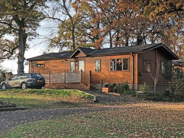 2 bedroom lodge for sale