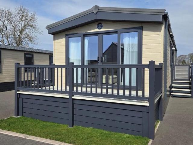 2 bedroom lodge for sale