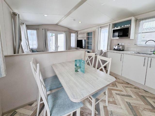 2 bedroom lodge for sale