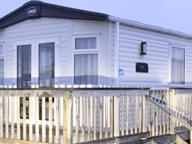 2 bedroom lodge for sale