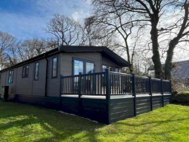 2 bedroom lodge for sale