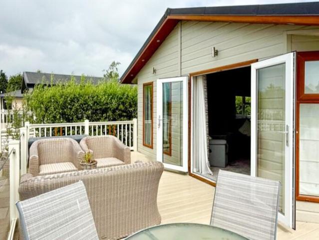 2 bedroom lodge for sale