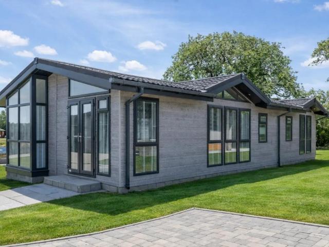 2 bedroom lodge for sale