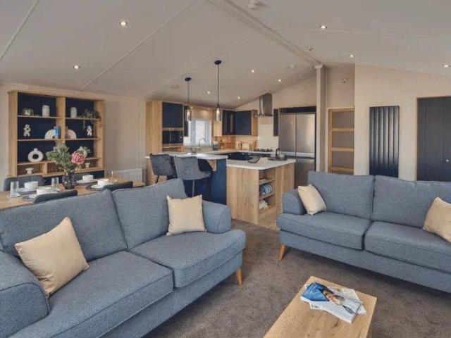 2 bedroom lodge for sale