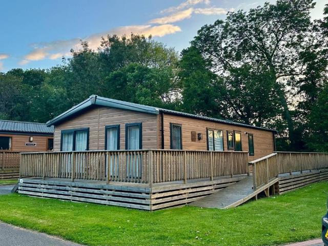 2 bedroom lodge for sale
