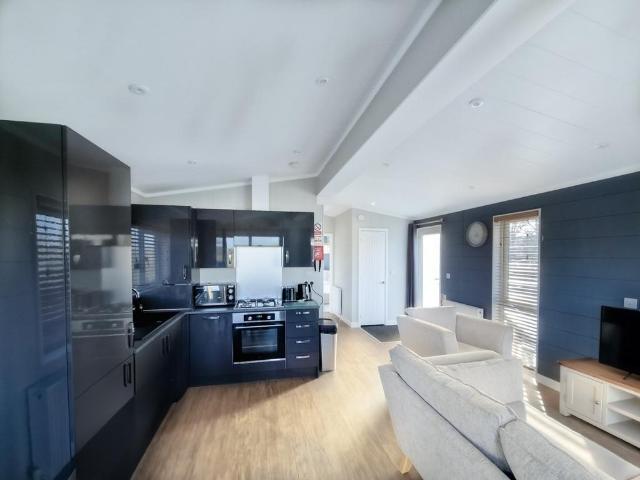 2 bedroom lodge for sale