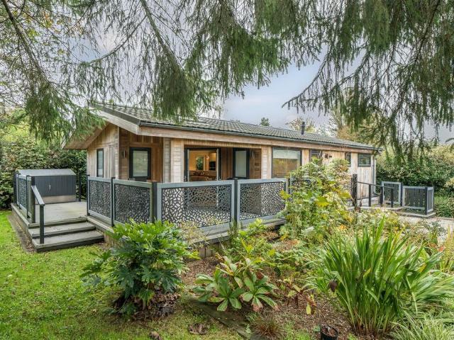 2 bedroom lodge for sale