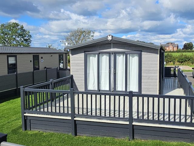 2 bedroom lodge for sale
