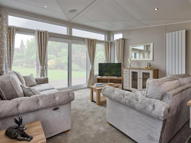 2 bedroom lodge for sale