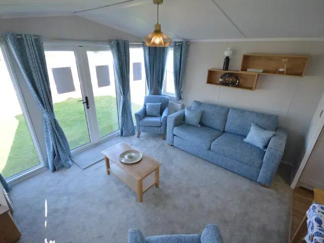 2 bedroom lodge for sale