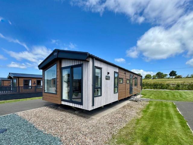 2 bedroom lodge for sale