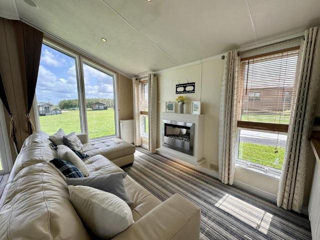 2 bedroom lodge for sale