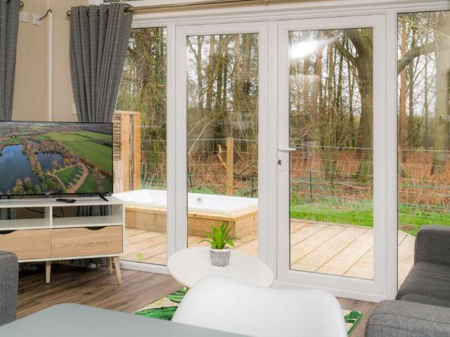 2 bedroom lodge for sale