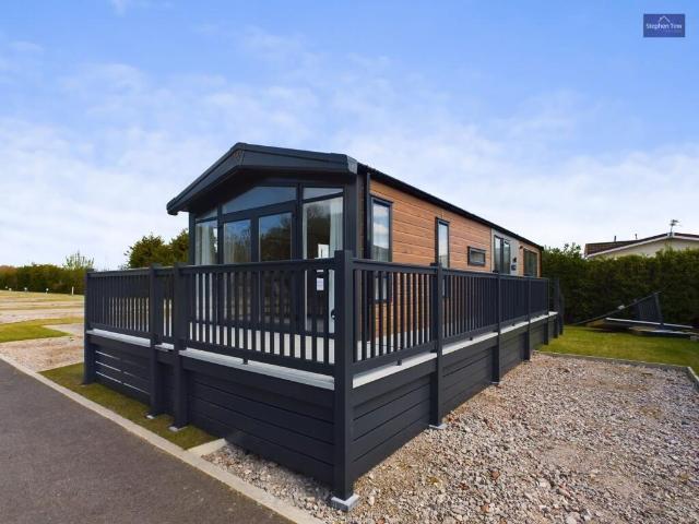 2 bedroom lodge for sale