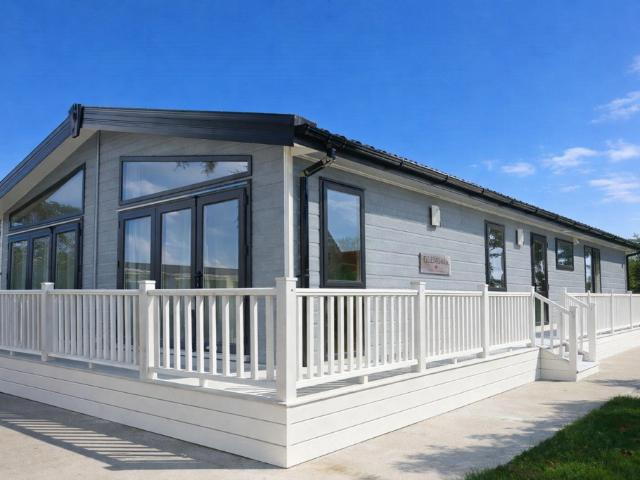 2 bedroom lodge for sale