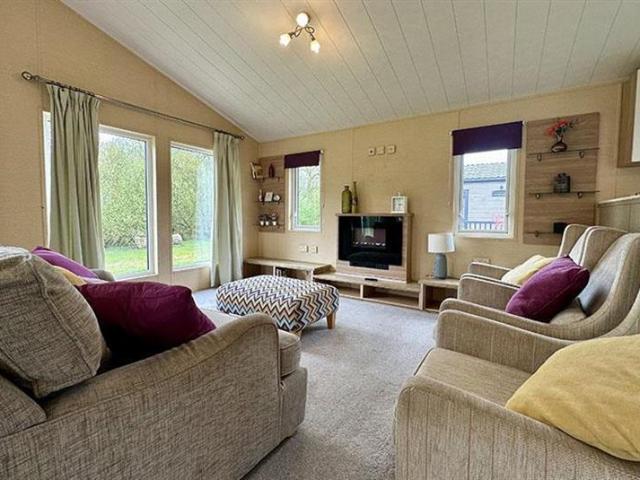 2 bedroom lodge for sale