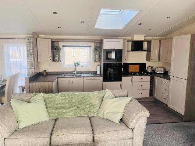 2 bedroom lodge for sale